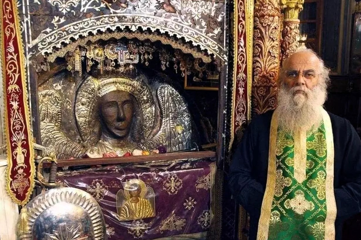 Πώς μπήκε το τζάμι στην εικόνα του Ταξιάρχη στον Μανταμάδο - Ιερά Μονοπάτια