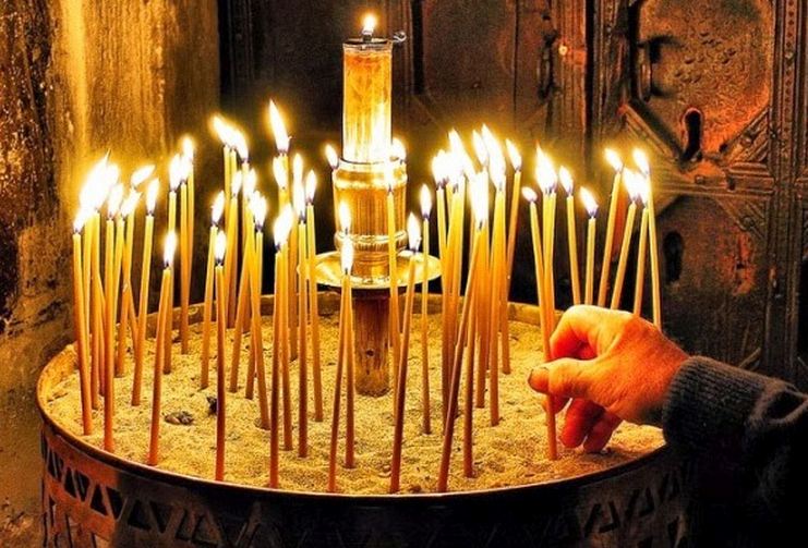 Τι πρέπει να λέμε όταν ανάβουμε κερί; - Ιερά Μονοπάτια
