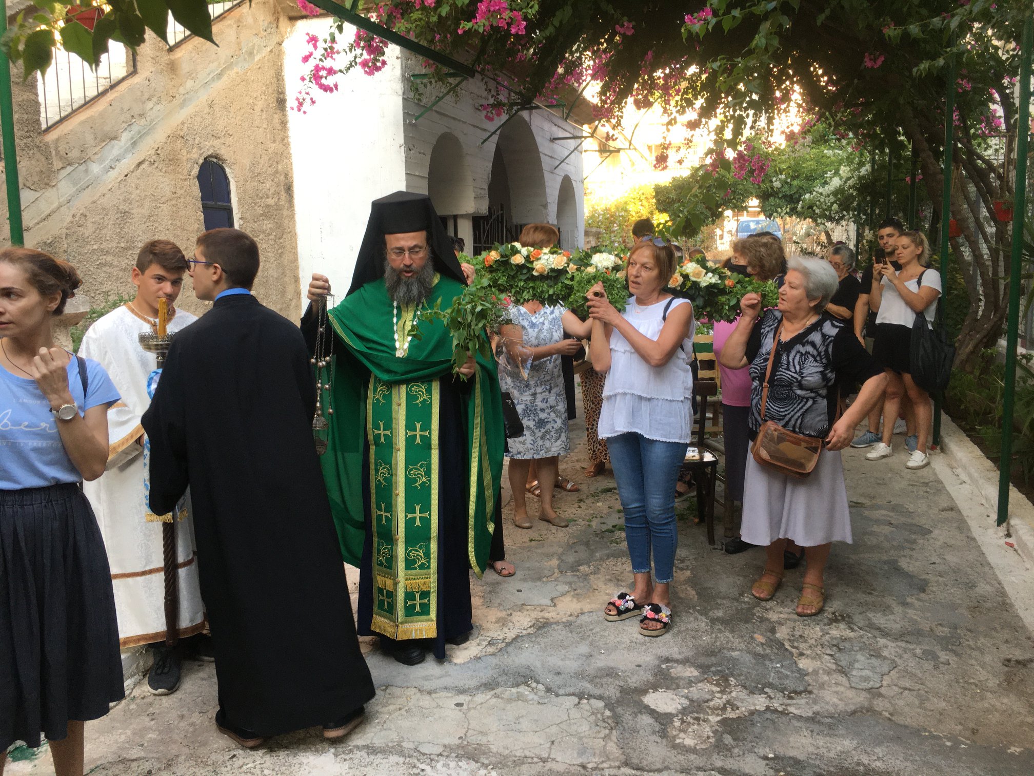 Πιστοί θα στολίσουν τον Τίμιο Σταυρό στον Άγιο Νεκτάριο Αττικής - Ιερά ...